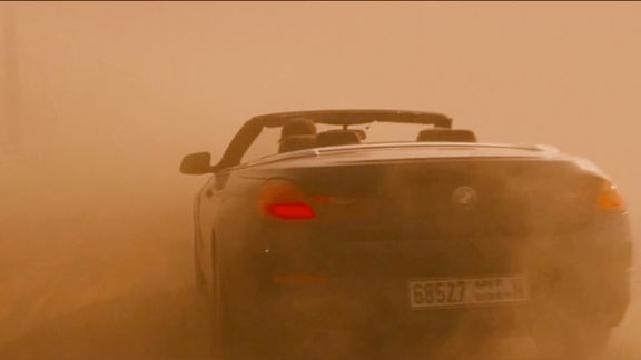 开敞篷跑车需要全副武装,要不然只能吃灰