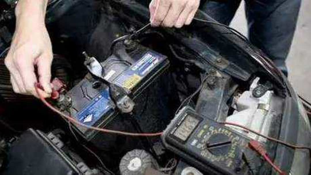 如何自检电瓶是否亏电?有车的人要看看,新手学会不求人