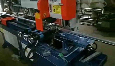 厚壁钢管自动夹紧切管机视频 全自动高速上下料下料机