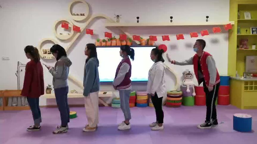 家长会的小游戏,看到小金的表演,我就忍不住了!哈哈哈