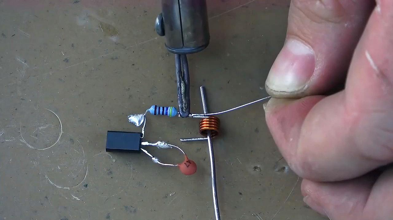 电器小制作,简单材料制作的电磁感应器,谁知道是什么原理