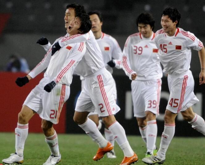 《回眸十年》高光国足全在2010 3球痛击韩国荡气回肠