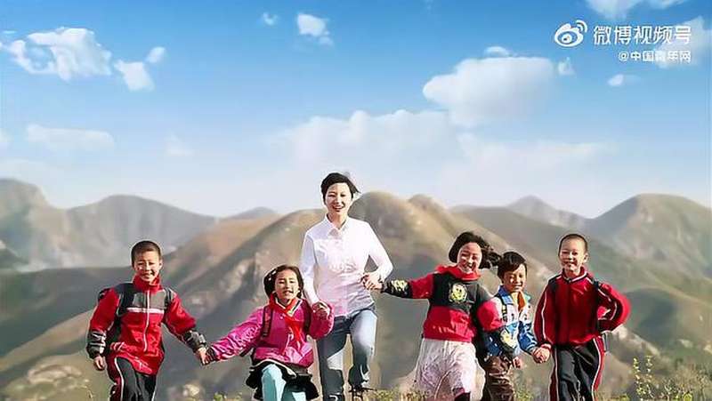 中国人的故事 【】闻警即动,45秒整装出发;肩扛水带、背负空气呼吸器,...