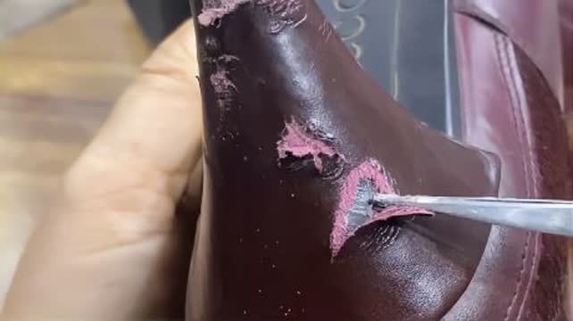 皮鞋破成这样还能修,快要失传的技术,看着就很厉害!