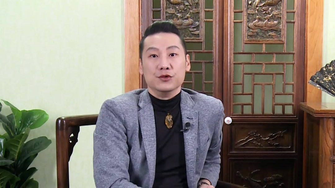 猫眼石其实是金绿玉的一种 光线照上犹如猫眼
