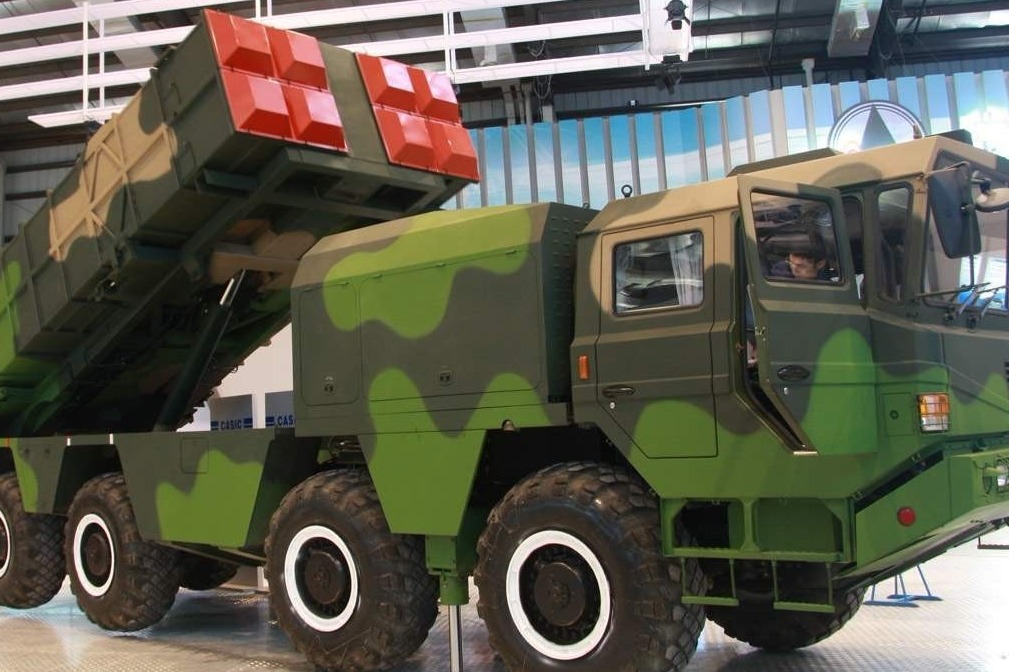 射程堪比导弹,还能精确制导,中国火箭炮让世界折服