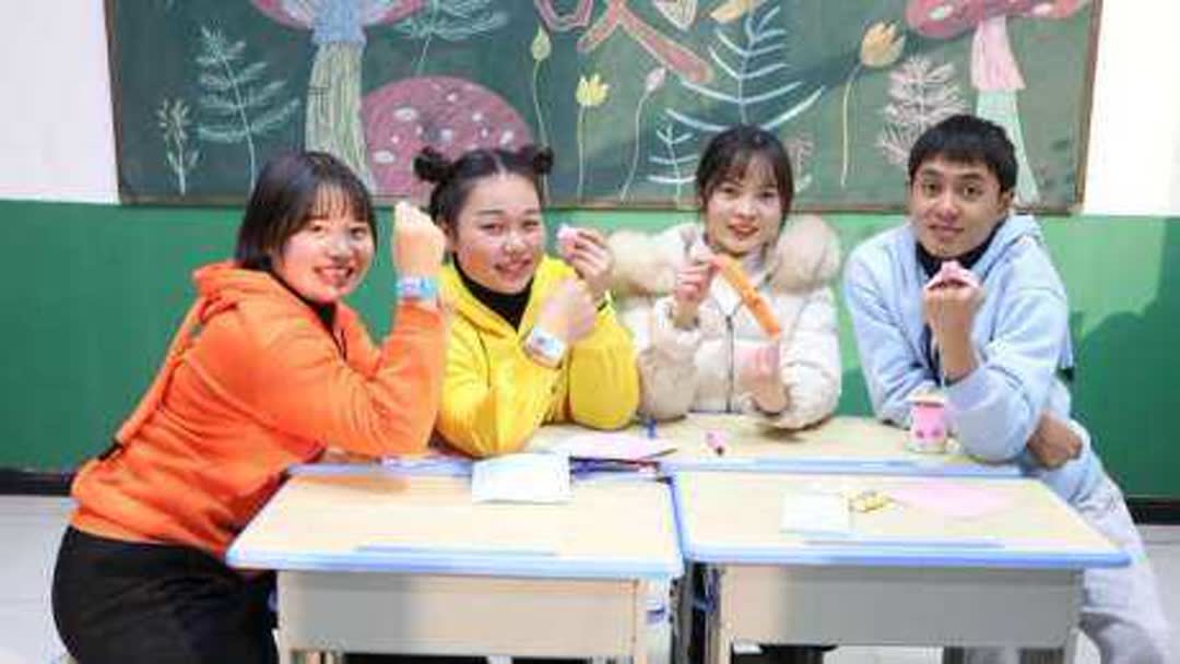 无敌教同学用折纸做钻石手表,太漂亮了,小朋友你们学会了吗?