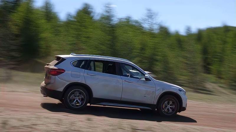 自动挡车怎么下坡才对?不要挂D档踩刹车,这样才是最危险的!