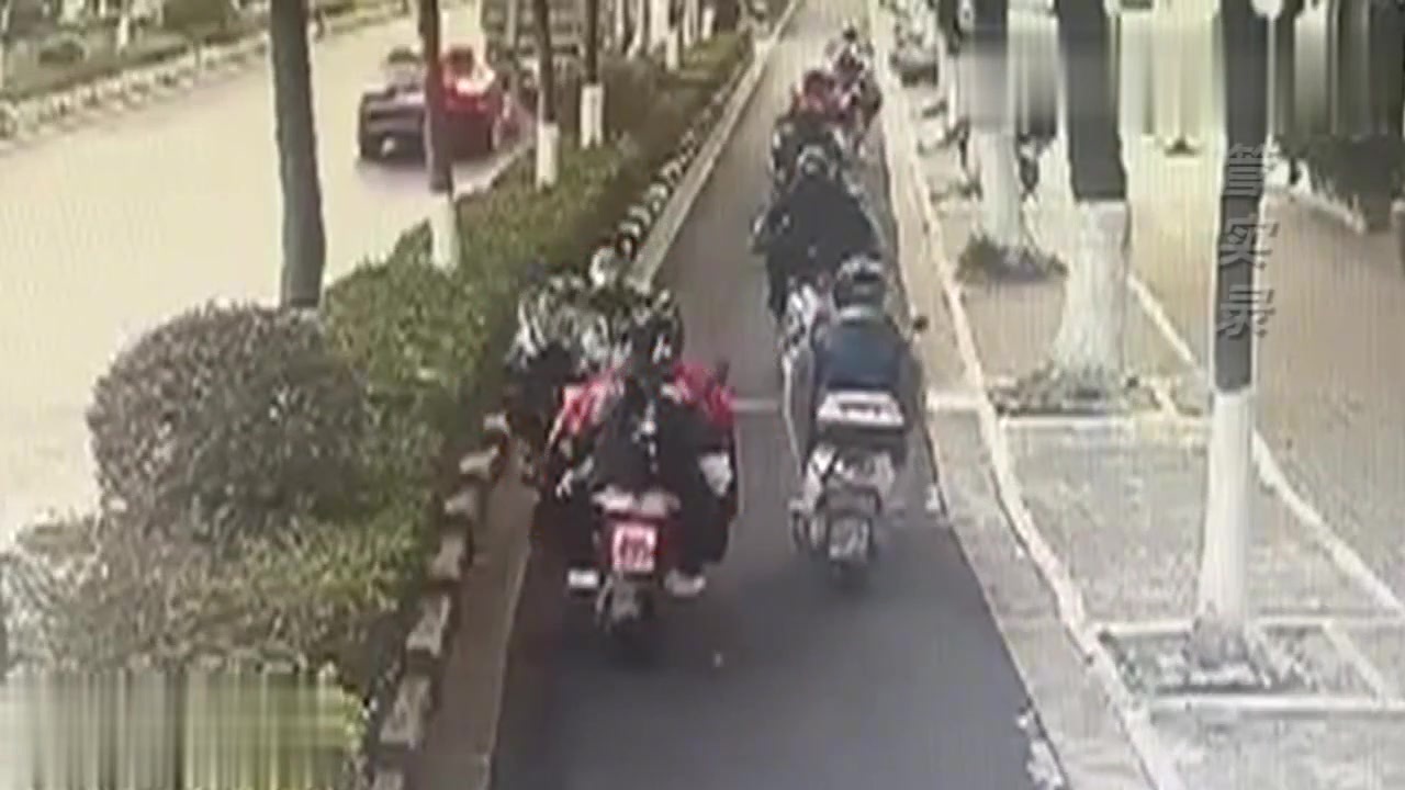 逆向行驶摔进绿化带发生事故怎能逃避
