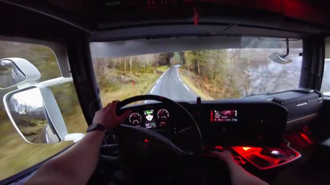 真实欧卡系列 斯堪尼亚V8 行驶在小路上 GoPro 第一视角