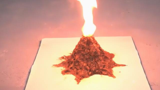 老外制作火山模型,喷发时会有多大威力?网友:吓到我了