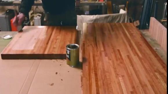 木匠手工打造一把实木书桌,放在家里很有艺术气息,成品1000不卖