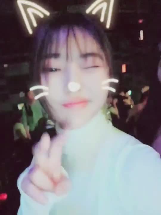 我们村里唯一去过夜店的两个女娃娃,路过的大哥大姐请你带带我!