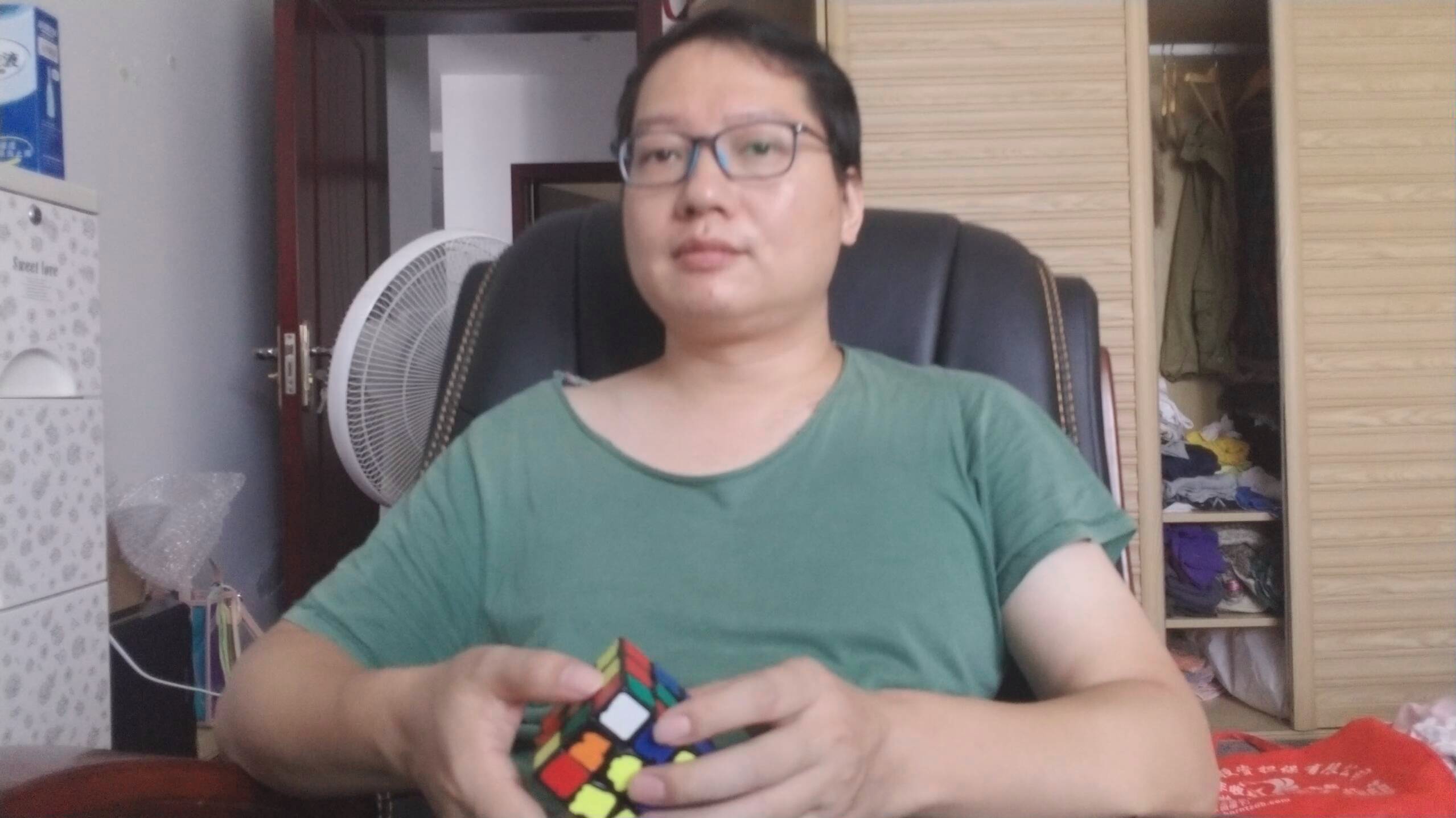 用来忽悠人的魔方还原教程!会的不想看,不会的看不懂!