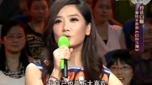 大张伟携手清纯妹唱《自由飞翔》,歌声点燃气氛,原唱现场听嗨