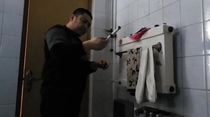 来看看修理暖气水管