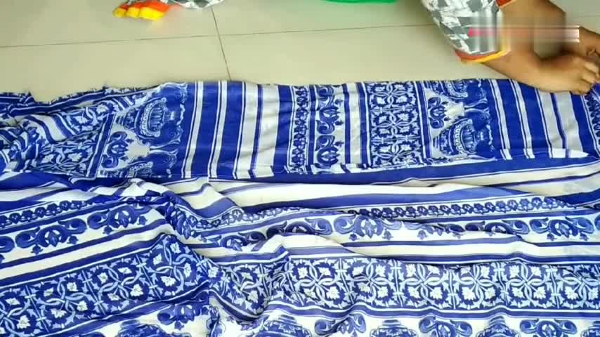 旧被单和旧衣服不要丢了,这样改下在缝几针,秒变时尚沙滩裙!