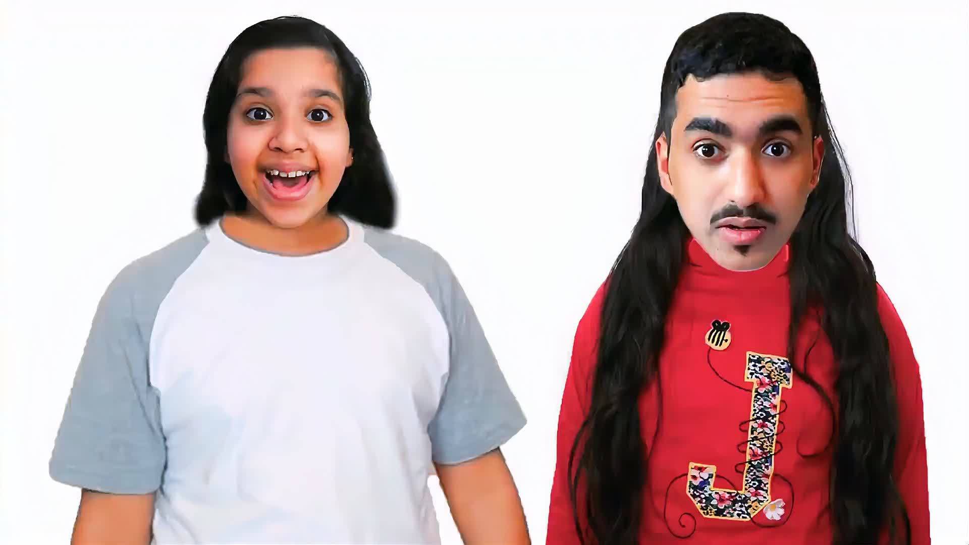 小女孩的搞笑模仿,爸爸做什么她就做什么,没想到爸爸生气了