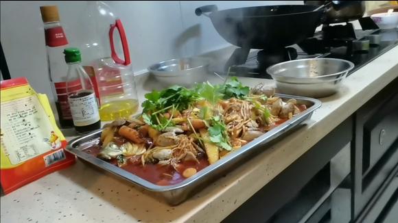 麻辣小刚教你:重庆万州烤鱼的家常做法,麻辣鲜香,味道独特