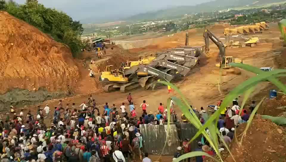 老百姓进公司家找翡翠了