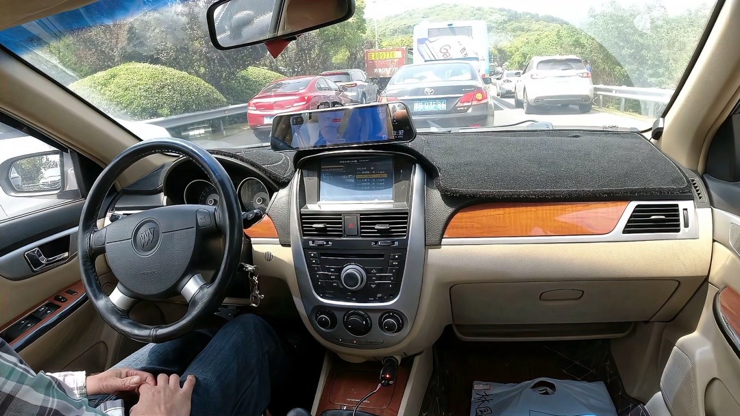 手动挡碰到堵车怎么办,只要掌握这个技巧,开起来非常舒服