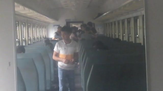 火车旅行:贵州贵定附近,绿皮车上巧遇剧组拍戏