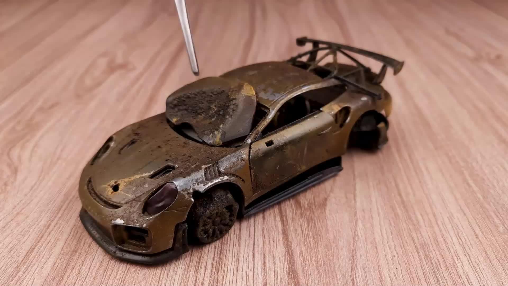 一辆破烂的保时捷模型,看大神是如何高质量翻新的,真是厉害!