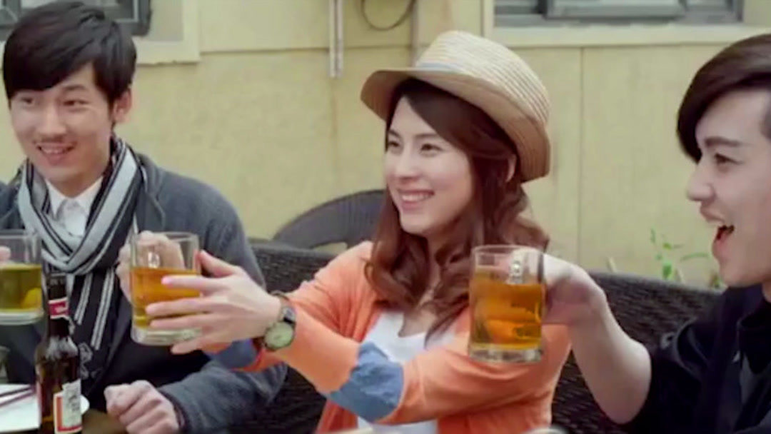 小伙贪便宜住进分享之家,不仅食物和房间可分享,连女友也不例外