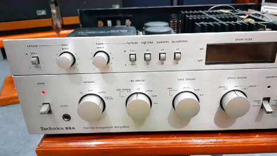 松下88A功放,采用直流放大金封管功率输出,声音细腻韵味足