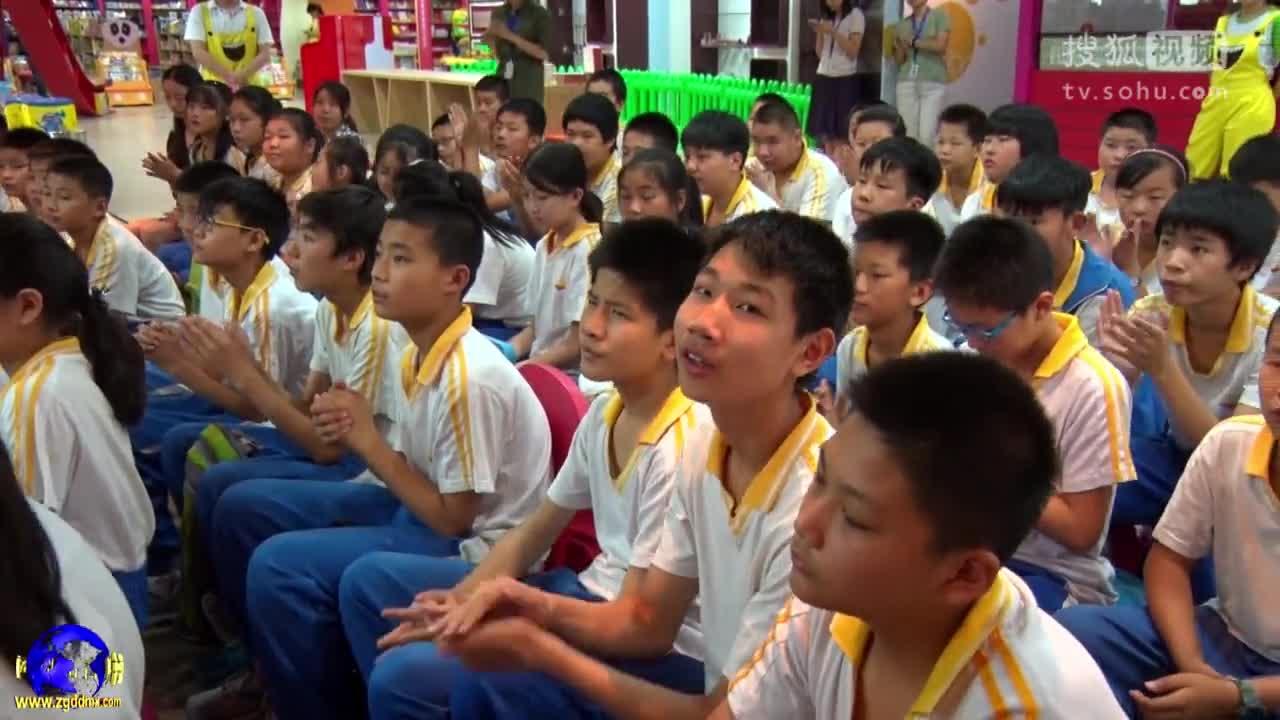 看丹小学举行“谢谢你 伴我成长”六年级毕业感恩会