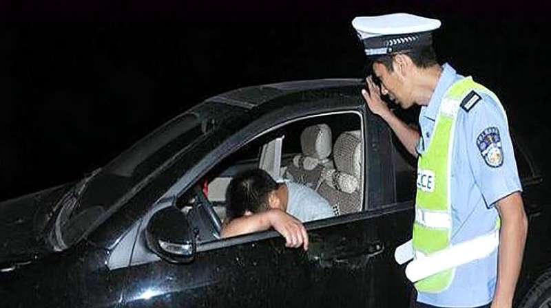 酒后在车上睡觉,居然也会被抓酒驾?