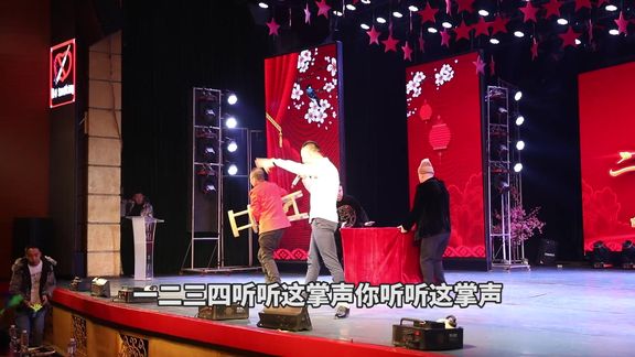 四平青年嘉兴:人民剧场上演不可能的任务?杂技演员高空翻转!