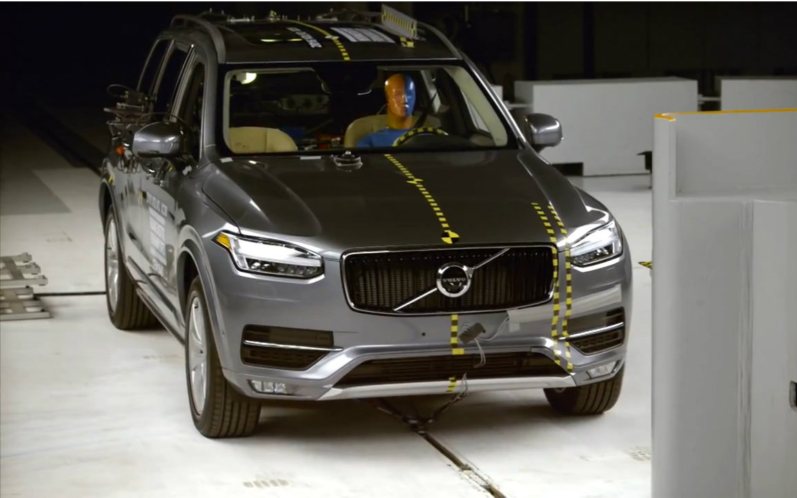 2016款沃尔沃XC90 美国高速安全碰撞测试 25%正面偏置碰撞 64公里...