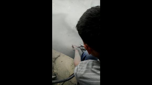 磨砂工艺,通过高压喷砂对翡翠件表面进行处理,达到磨砂哑光效果