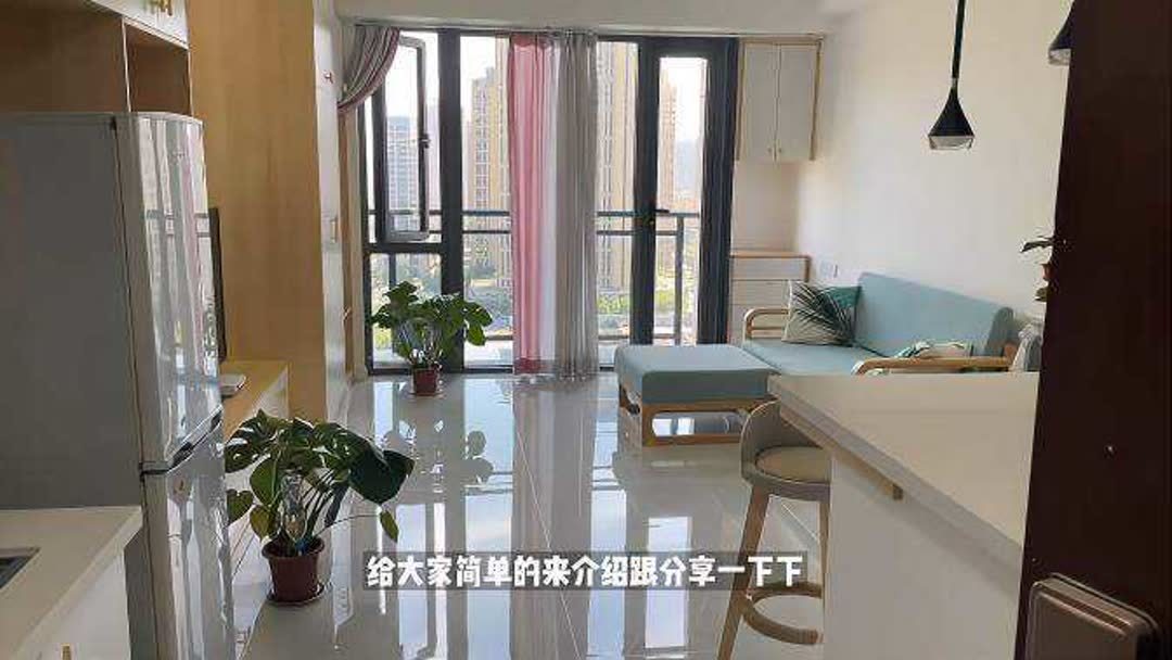 带梳妆台的小柜子不错,整体看着还不错