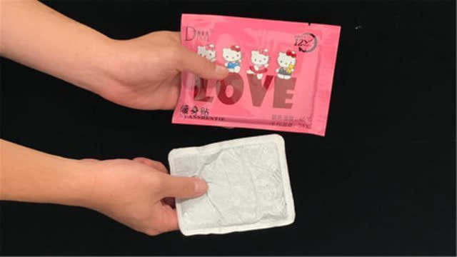 扔用过的暖宝宝等于丢钱,把它撕开后,里面的东西有大作用,看看