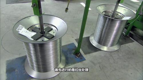 缝衣针制造全过程,针尖上打孔,这是怎么做到的?