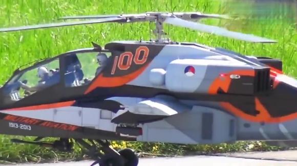 一架模型直升机,外观完全仿真制作,遥控试飞