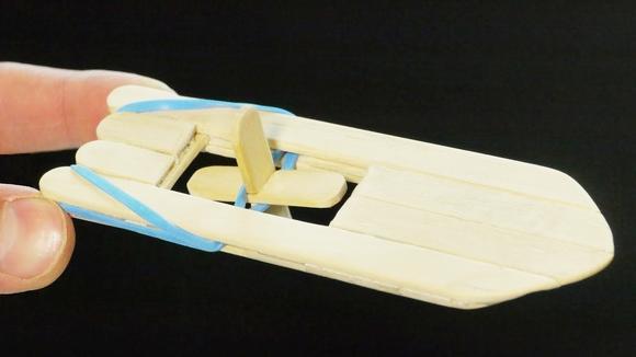 如何制作橡皮筋桨船,网友:这我能玩一天