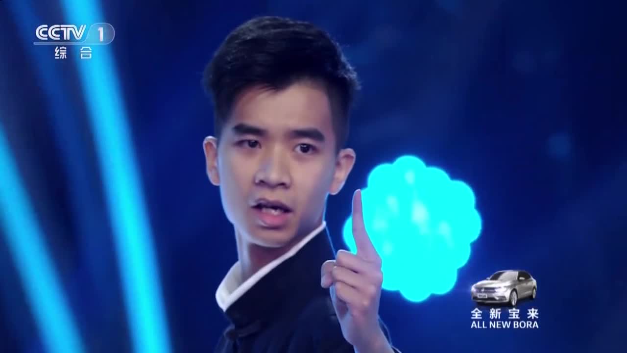 振奋全场 香港95后青年武术表演黄飞鸿舞旗热血沸腾