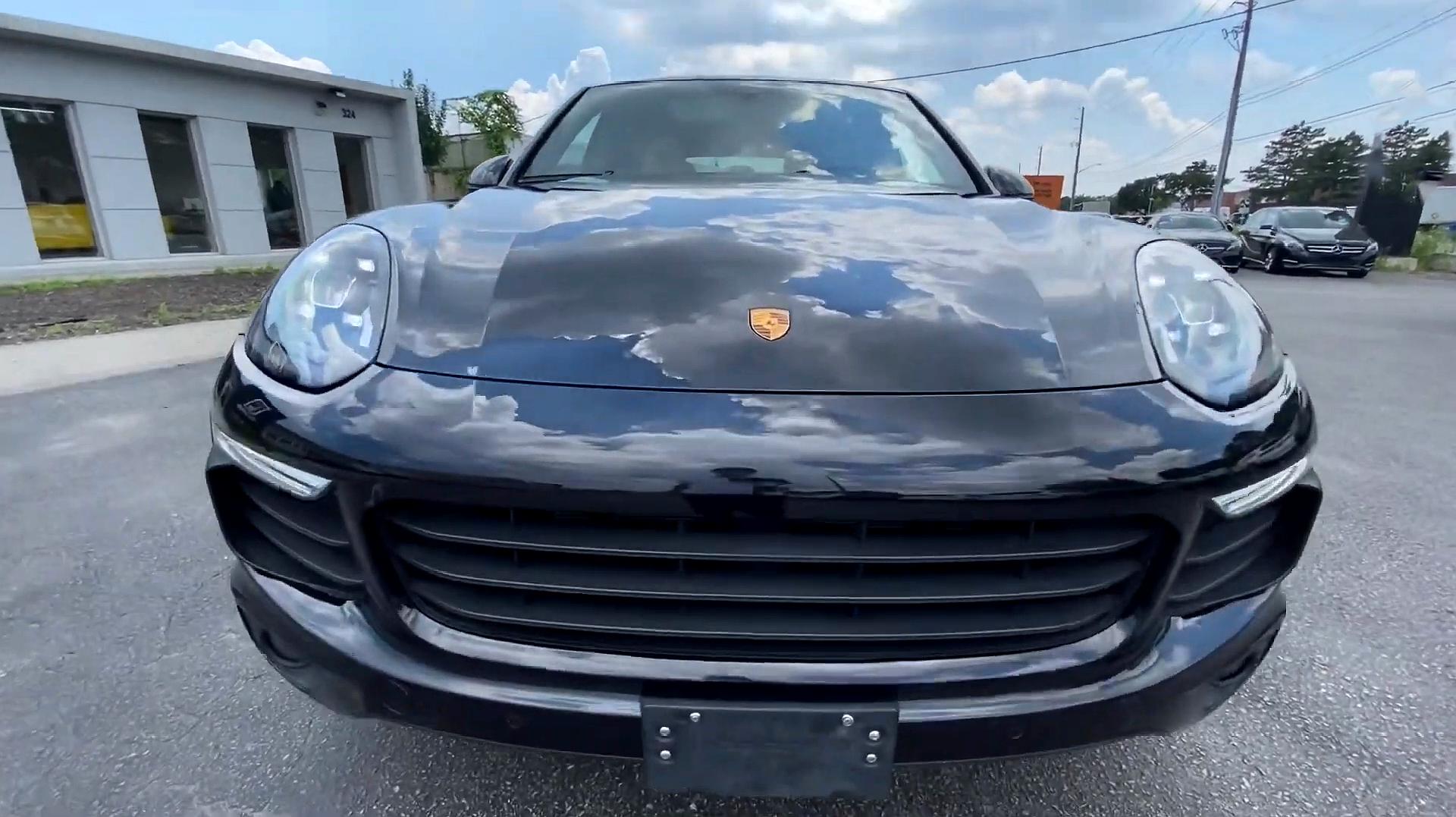 小伙买了辆2016款保时捷卡宴库存车,这样的车况,看看值不值