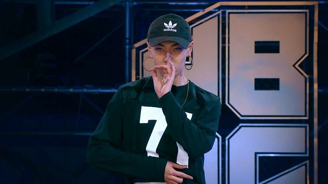 《热血街舞团》杨凯叫板重阳展现高难舞技 舞台表现力炸屏上线