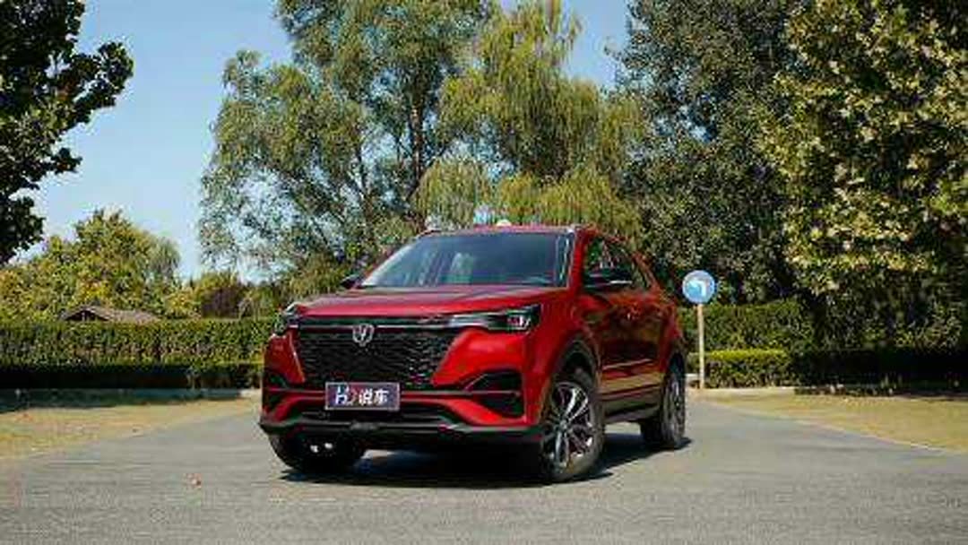 年轻人爱的时尚运动SUV 试驾长安CS55PLUS蓝鲸版