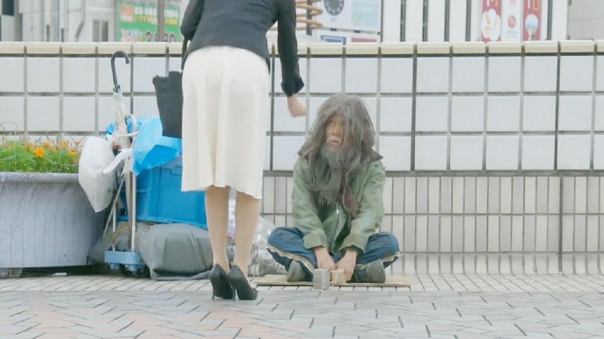 总裁装成乞丐乞讨,向女孩求婚被拒绝,说出真实身份后女孩后悔了