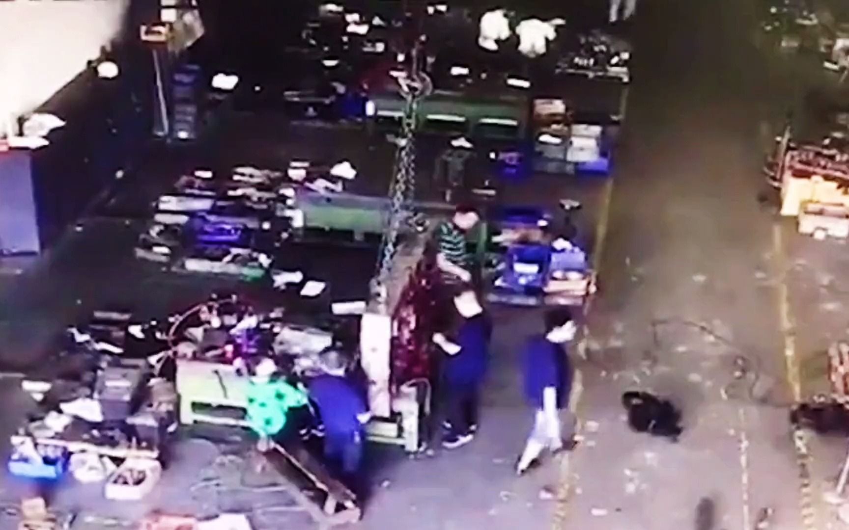 这千斤模具干在身上,怕是人就没了