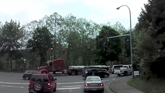 行车记录仪拍下的