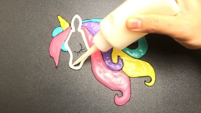 牛人现场制作独角兽简笔画,做完了还能当早餐吃!