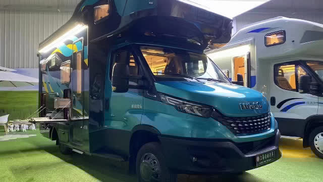 228.8万的房车,依维柯房车天花板的车型,30天用电