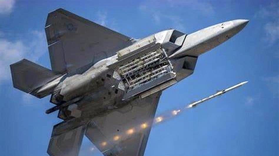 美国研制200公里超远射程空空导弹,专为克制中国霹雳15