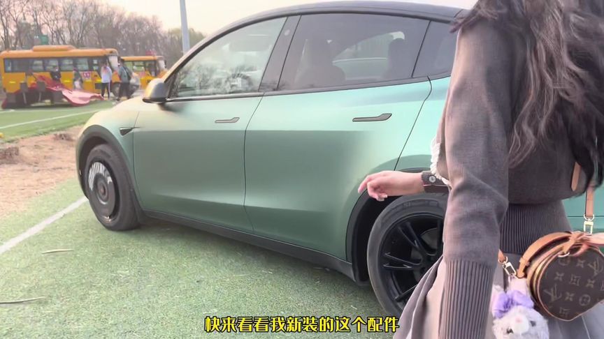把玩了一个多月实用又好玩。按设计师的说法:#特斯拉 Model